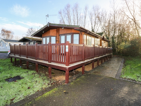 The Goodwood Annex, Pet Friendly, With A Garden In Chichester - Chichester