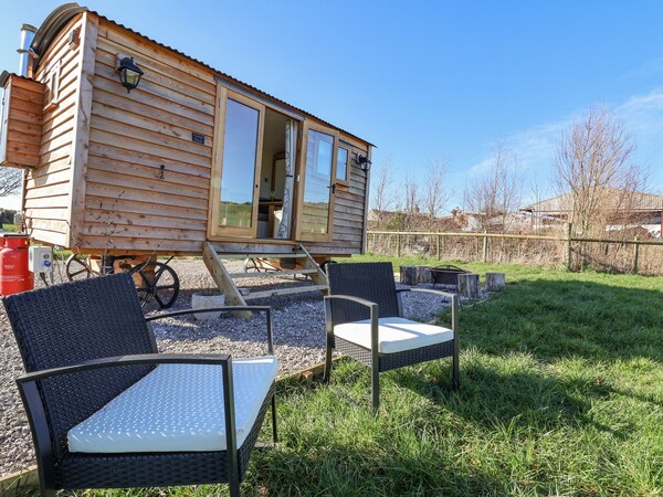 Cariad Bach, Pet Friendly, Character Holiday Cottage In Prestatyn - Talacre Beach