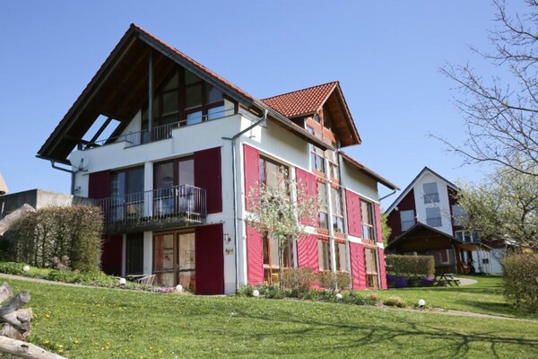 Raspberry Vacation Apartment, 55sqm, 2 Bedrooms, Max. 2 Adults And 2 Children - Überlingen