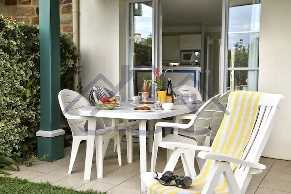 Localise - A06 - Logement De Plain-pied Face Piscine Et Mer - Penmarch