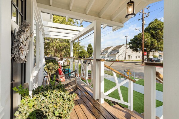 Welcome To The Love Shack Cottage - Cypress, CA