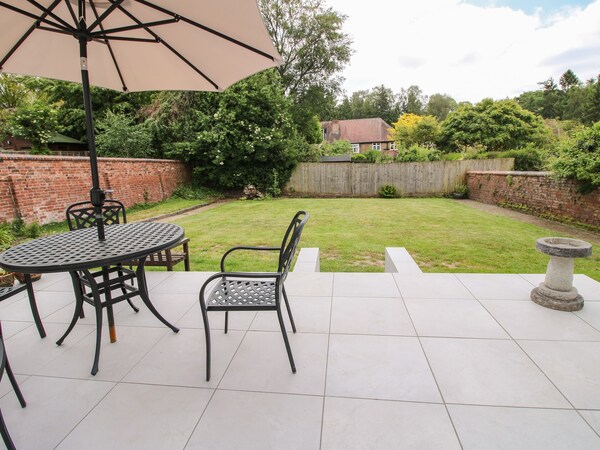 The Ferns, Pet Friendly, Character Holiday Cottage In Ludlow - Ludlow Castle