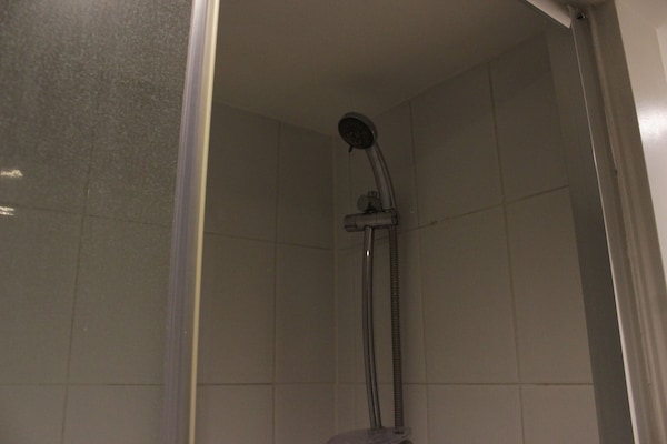 Spacious Studio Near Solent Uni W/ Free Wifi - Southampton Airport (SOU)