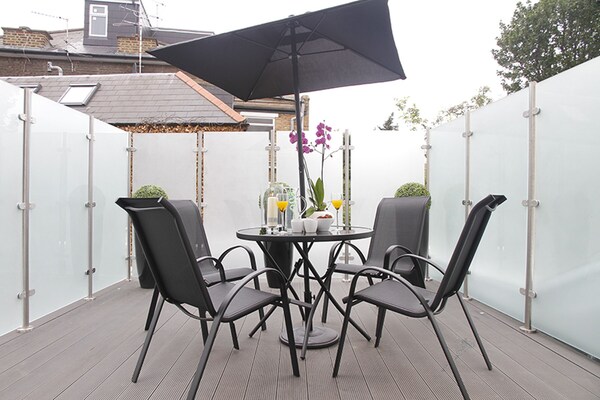 One Bedroom Penthouse With Balcony - London