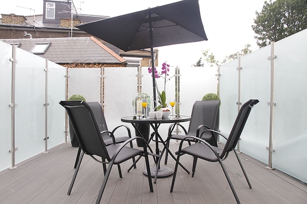 One Bedroom Penthouse With Balcony - Craven Cottage
