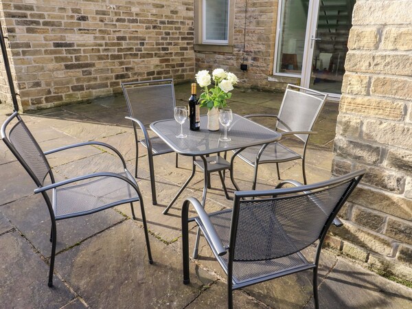 2 Barn Cottages, Family Friendly, With A Garden In Norwood Green - Clifton
