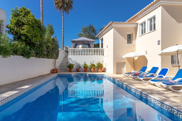 Casa Desa, - Heated Swimming Pool, Walking Distance To Amenities - Portimão