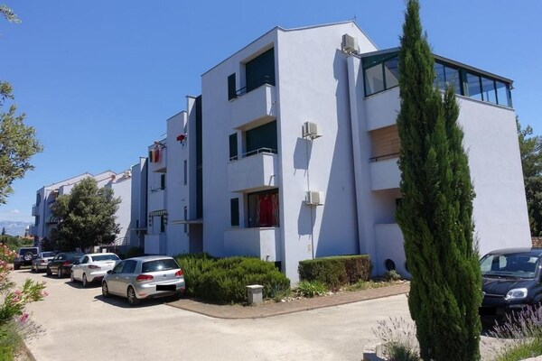 Apartamento De Una Habitación Con Terraza Y Vista Al Mar Zaton, Zadar (A-20910-a) - Nin