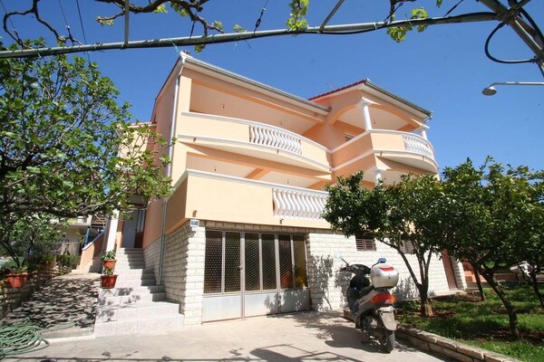 2-zimmer-ferienwohnung Mit Terrasse Biograd Na Moru, Biograd (A-20756-b) - Sveti Filip i Jakov