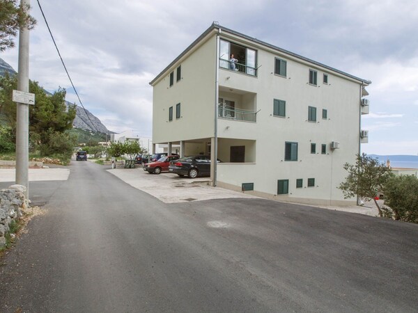 Two Bedroom Apartment With Terrace Makarska (A-20626-b) - Igrane