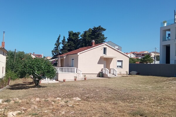 Maison Pour La Famille Avec Les Enfants Près De La Mer Zadar - Diklo, Zadar (K-20962) - Zadar
