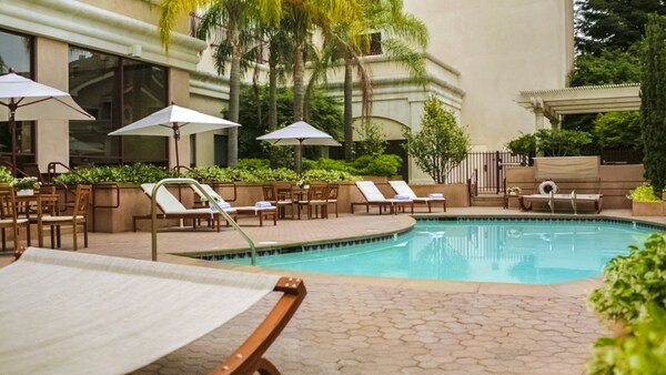 A Place You'll Surely Enjoy! Outdoor Pool, Pets Allowed, Free Parking - Cupertino, CA