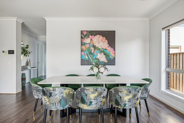 Shine Point Cook Elegant Home Sweet Home - Werribee