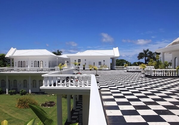 Historic Hotel W/ Overlooking Views Of The Caribbean Sea And The Blue Mountains! - Port Antonio