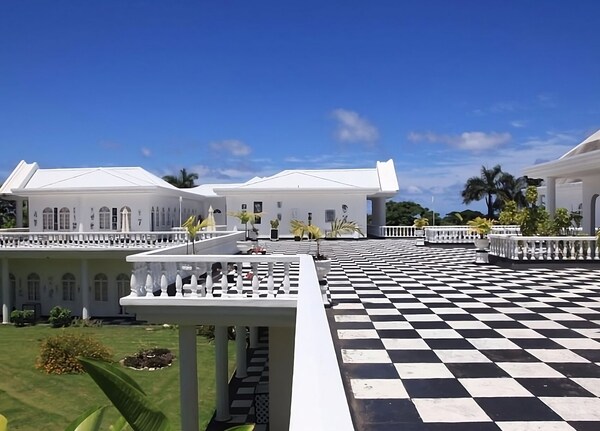 Stay Close To Winnifred Beach & Bikini Beach! 2 King Suites W/ Free Breakfast! - Port Antonio