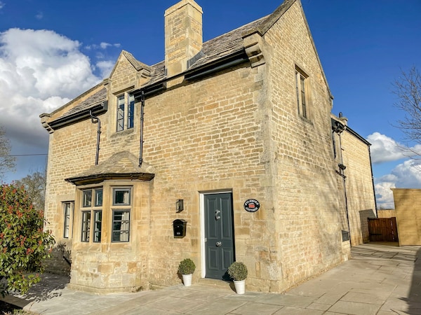 Kylemore Railway Cottage, Pet Friendly, With Open Fire In Stamford - Cambridgeshire