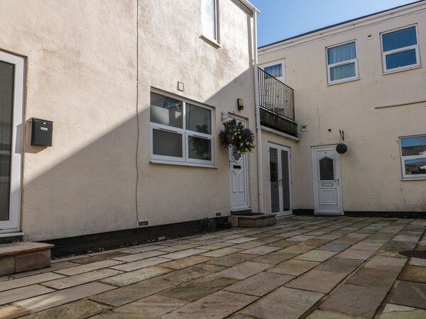 Flat 8, Romantic, Country Holiday Cottage In Bridlington - Flamborough