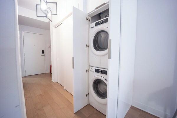 Great Condo For 4 Guests With Parking - Longueuil