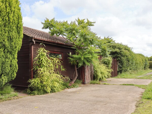Meols Holiday Lodge, Romantic, Country Holiday Cottage In Meols - Wirral