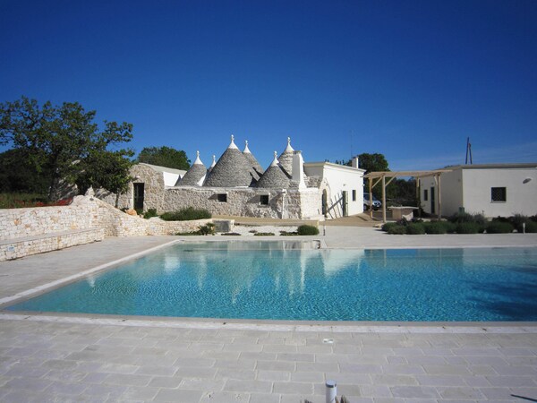 Magnificent Trulli Sleeping 15 With Huge 18 X 7 Infinity Pool - Martina Franca