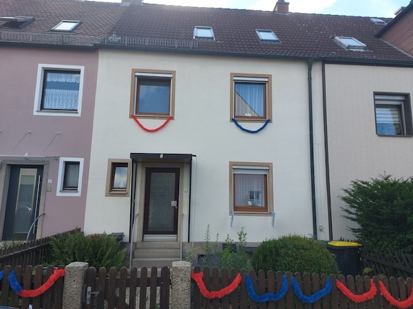 Ferienwohnung Dg (50 Qm) Für Bis Zu 5 Personen Mit Smart-tv Und Vollständig Ausgestatteter Küche - Selb