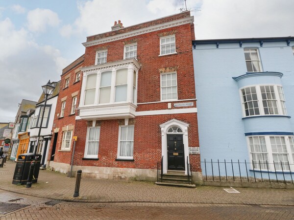 Monarch, Romantic, Character Holiday Cottage In Brewers Quay Harbour - Weston
