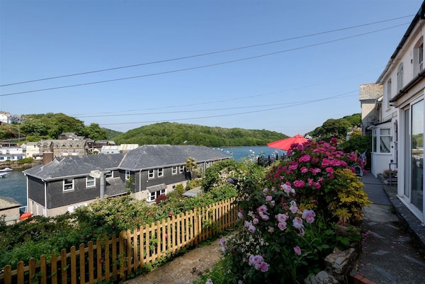 Fabulous Town Centre Property With River Views. - Looe