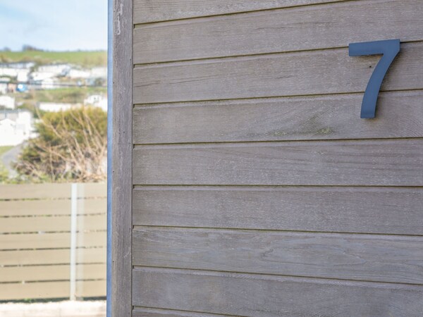 7 Beachdown, Pet Friendly, Character Holiday Cottage In Challaborough - Bigbury-on-Sea