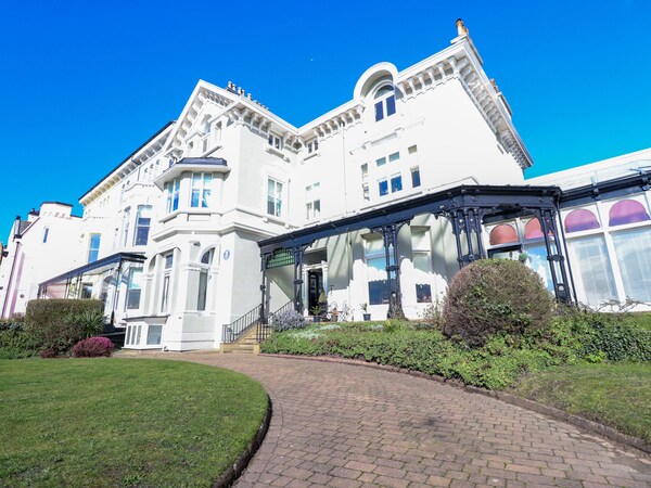 Ismay Dining Room Suite - Titanic Interest In Waterloo, Merseyside - Formby