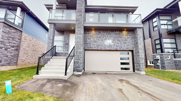 Welcome To A Dream Lakefront Georgian Bay Property With Beach & Water Activities - Town Of The Blue Mountains