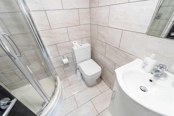Large Studio For Short Term Stays Near City! - Birmingham