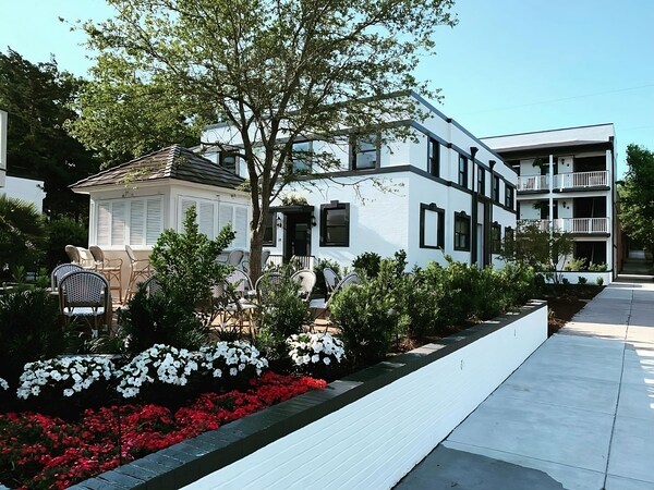 Suite At Arrive Wilmington, Pets Allowed, Parking, Near Bellamy Mansion Museum - Leland, NC