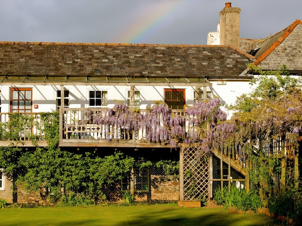 Wisteria Suite, Pet Friendly, Character Holiday Cottage In Dittisham - Paignton