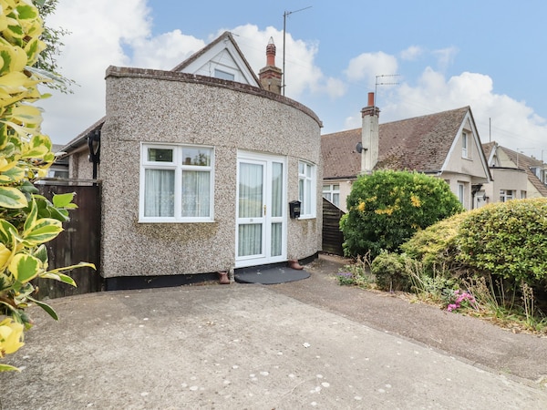 21 Crossways, Pet Friendly, With A Garden In Clacton-on-sea - Clacton-on-Sea