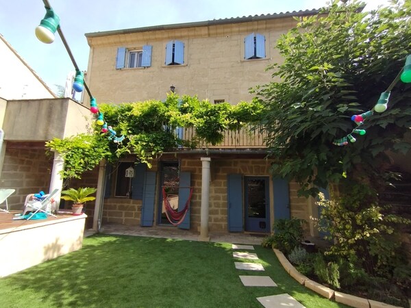 Au Bonheur Des Petits Et Grands. - Uzès