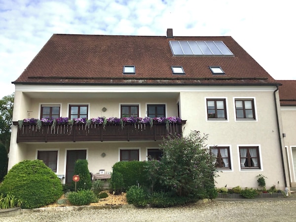 Gemütliche Ferienwohnung (65 M2) Im Grünen - Schrobenhausen