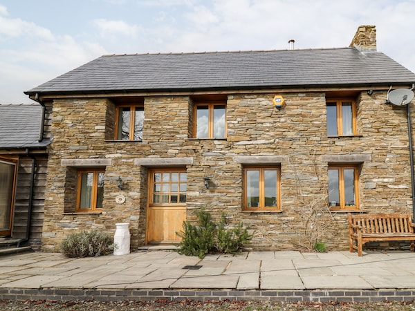 The Orchard, Pet Friendly, Luxury Holiday Cottage In Knighton - Wales
