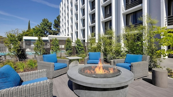 Budget-friendly Stay! Outdoor Fireplace, Near Rosemary Gardens Park - Milpitas, CA