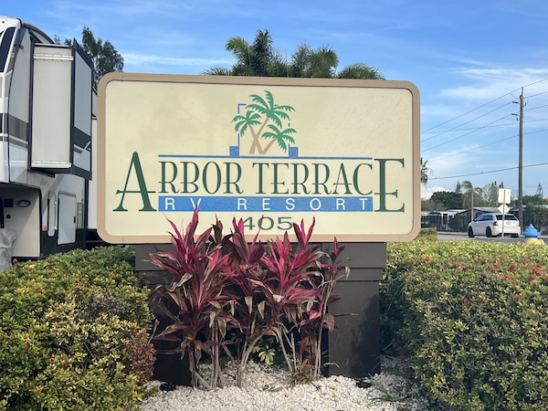Enjoy An Unforgettable Vacations In This Beautiful Brand New Rv . - Sarasota, FL