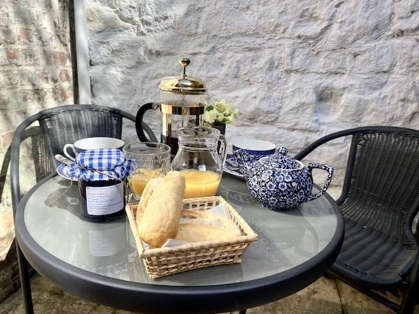 Carrow Cottage - Victorian One Bedroom Cottage - Staffordshire