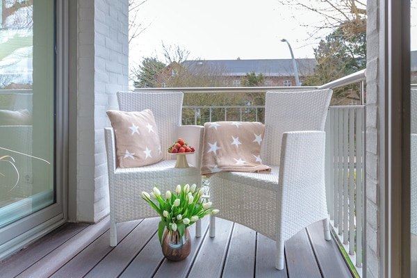 Top Citylage: Sehr Komfortable, Helle 2-zimmerwohnunhg Mit Balkon U. Stellplatz - Nordsee