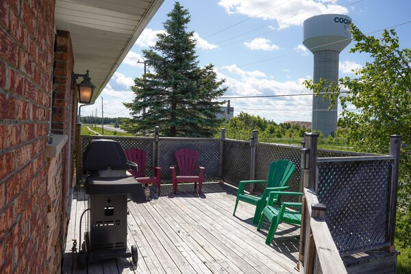 L Auberge - Spacious Home With 2 Bay Heated Garage - Ontario