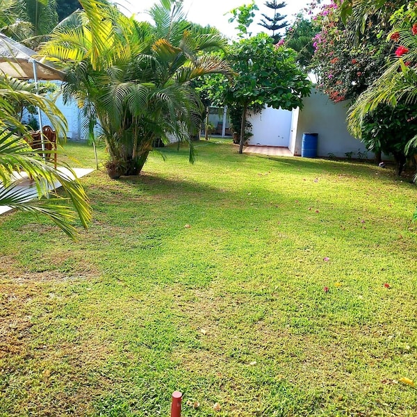 Hermosa Villa Con Habitacion Para 5 Personas , Amplios Jardines - Huanchaco