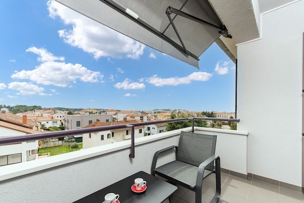 Apartment White With Balcony - Poreč