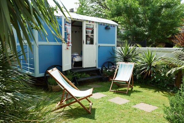 Hove Hut Actually | By Brighton Holiday Lets - Hove