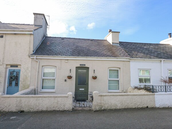 3 Tyn Giat, Pet Friendly, With Open Fire In Amlwch - Anglesey