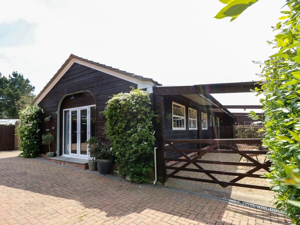 The Coach House, Pet Friendly, With A Garden In Brighstone - Hampshire