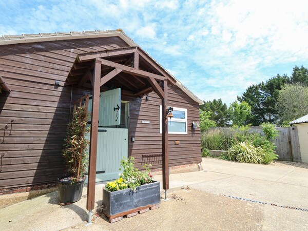 The Stables, Pet Friendly, With A Garden In Brighstone - Isle of Wight
