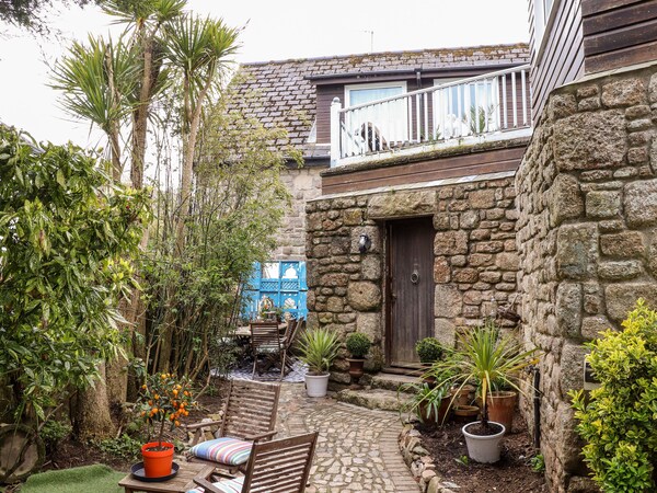 The Hexagon House, Pet Friendly, With Hot Tub In Goldsithney - Hayle