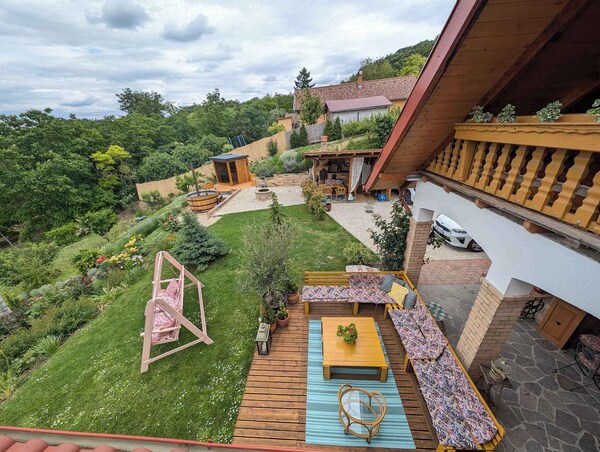 Ferienhaus In Einer Malerischen Landschaft Mit Ausblick Und Gartenküche, Holzfass Mit Whirlpool Und Sauna - Siófok